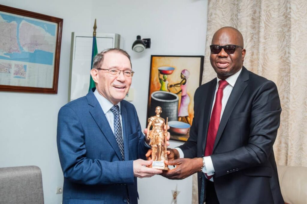 Coopération décentralisée entre les villes de Cotonou et de St ...